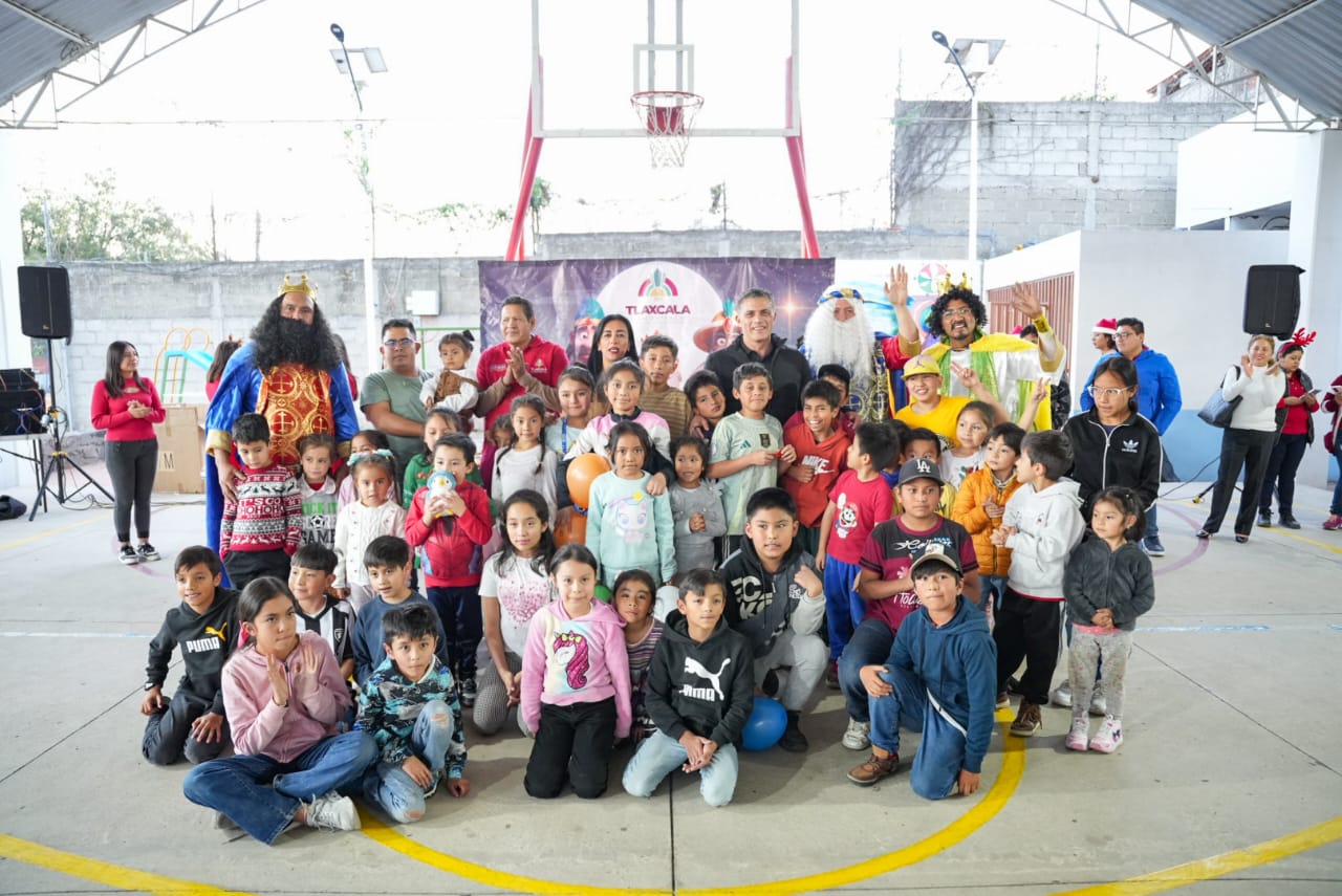 Alfonso Sánchez García acerca Día de Reyes a niñas y niños de Tlaxcala ...